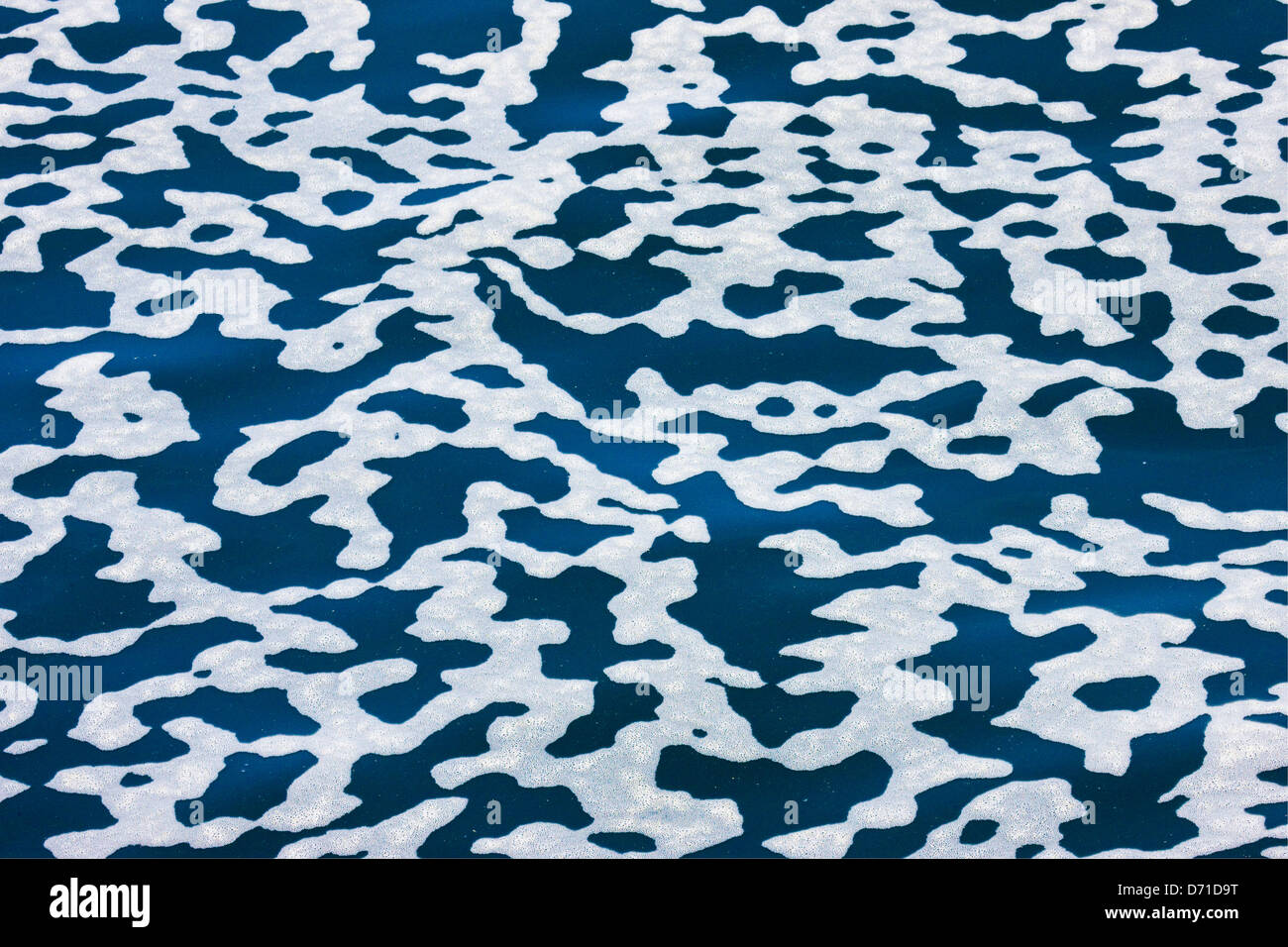 Ocean wave foam hi-res stock photography and images - Alamy