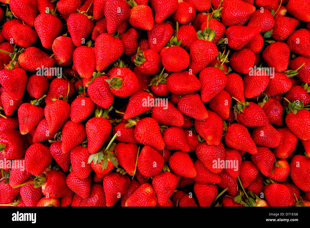 Strawberry market hi-res stock photography and images - Alamy