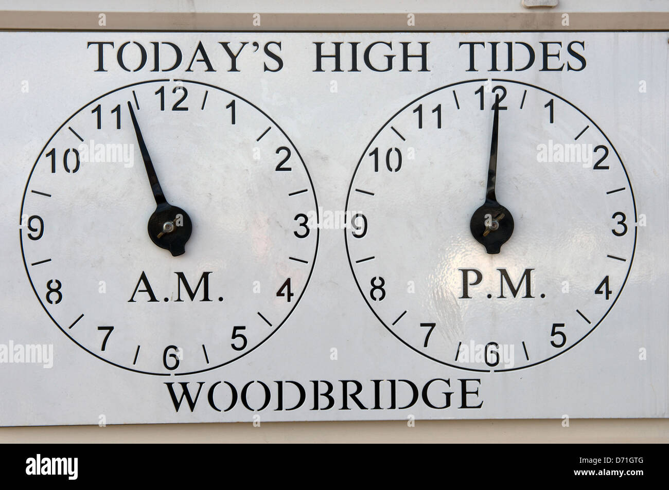 High tide information hi-res stock photography and images - Alamy