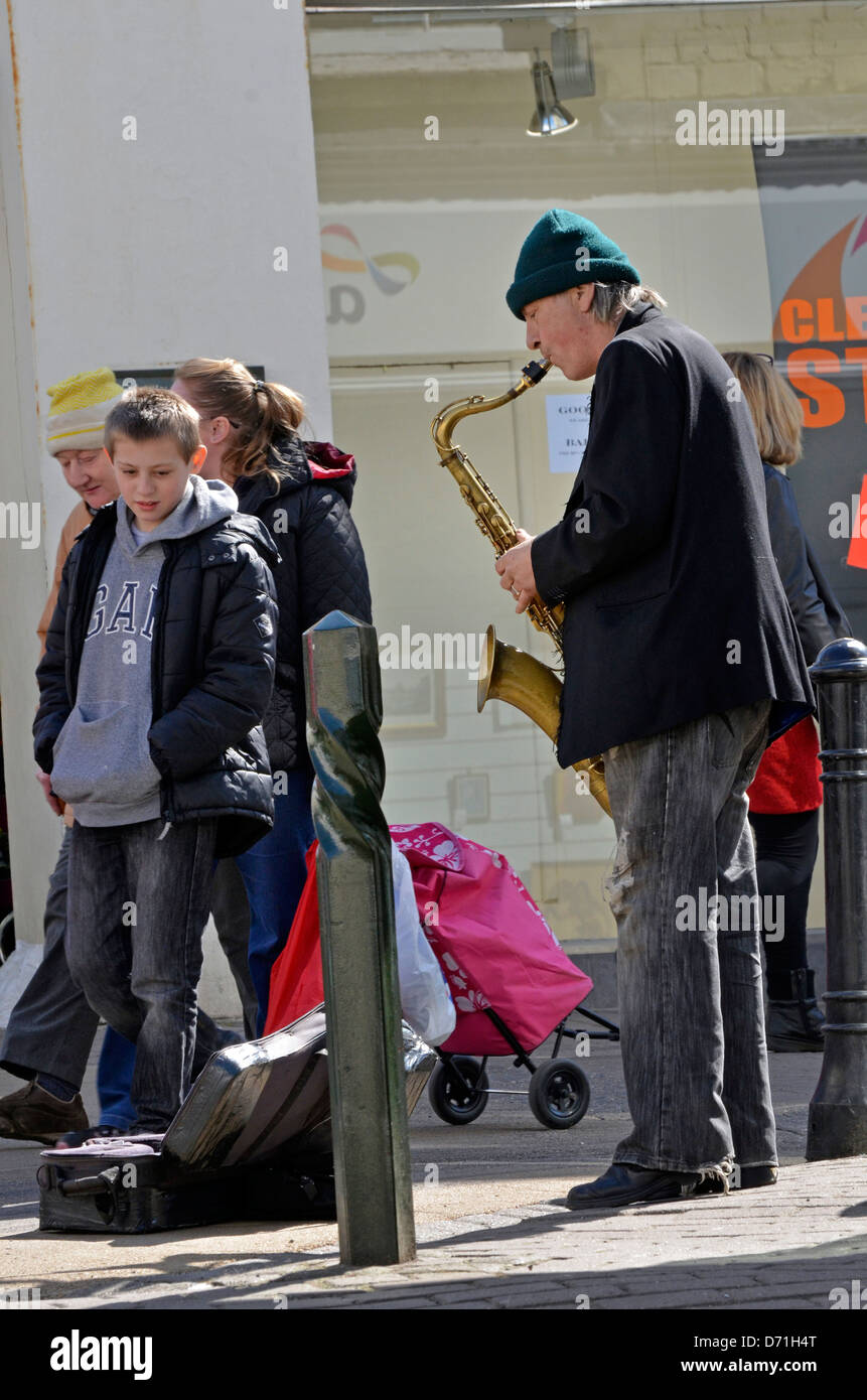 man busking in street Stock Photo - Alamy