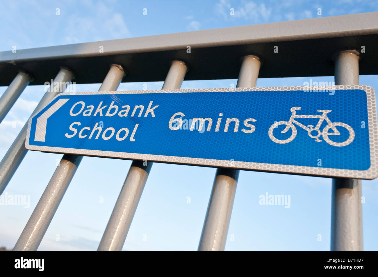Cycle path sign hi-res stock photography and images - Alamy