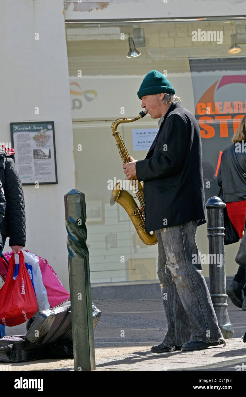 Busking busker hi-res stock photography and images - Alamy