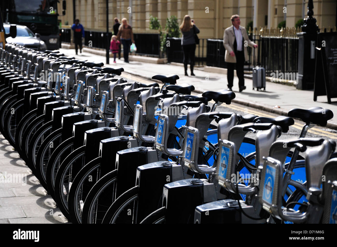 Cycle sharing hi-res stock photography and images - Alamy