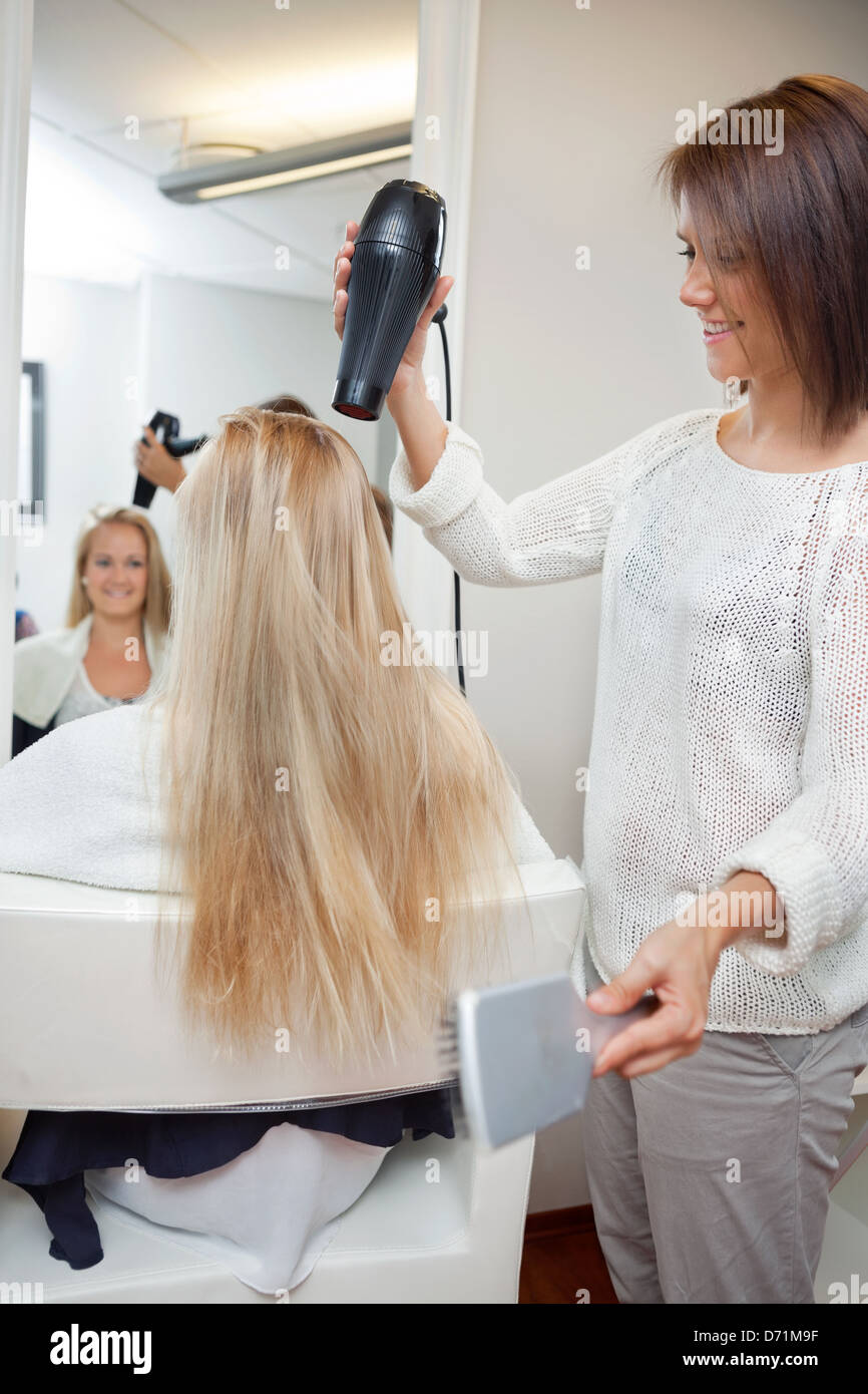 Beauty parlor girl sitting hi-res stock photography and images - Alamy