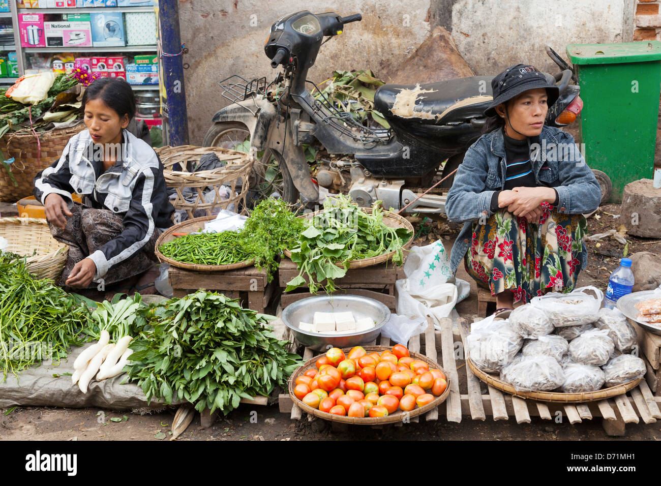 Market stalls selling variety hi-res stock photography and images - Alamy