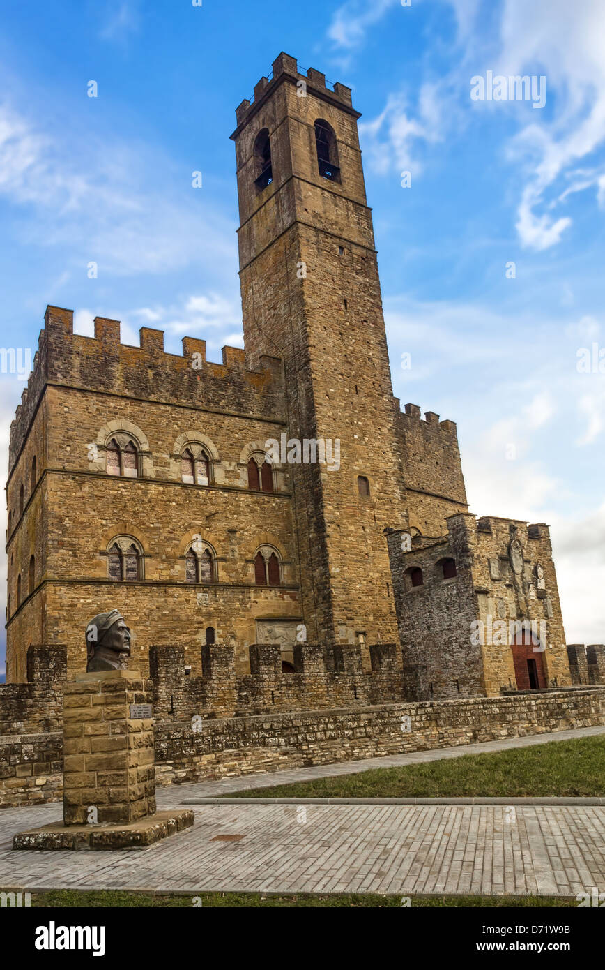 Medieval tuscan castle hi-res stock photography and images - Alamy
