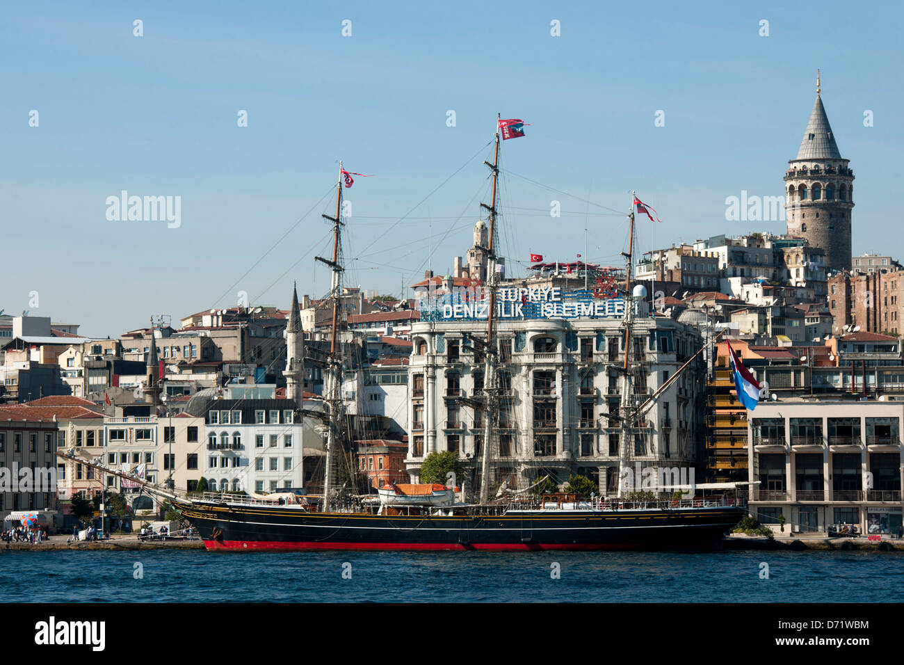 Türkei, Istanbul, Beyoglu, Blick auf Karaköy und Beyoglu Stock Photo ...