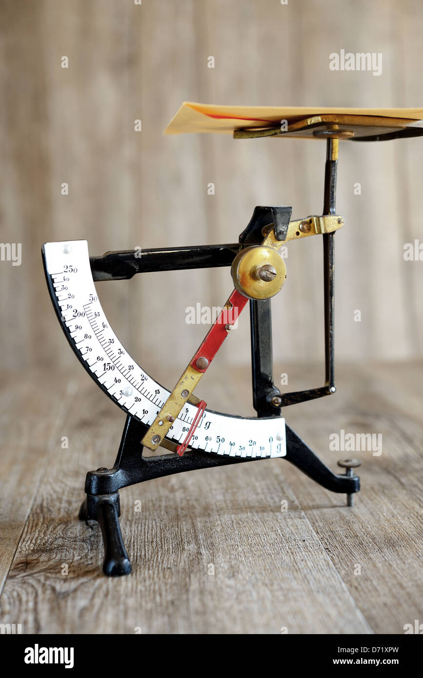 Letter weighing scales hi-res stock photography and images - Alamy