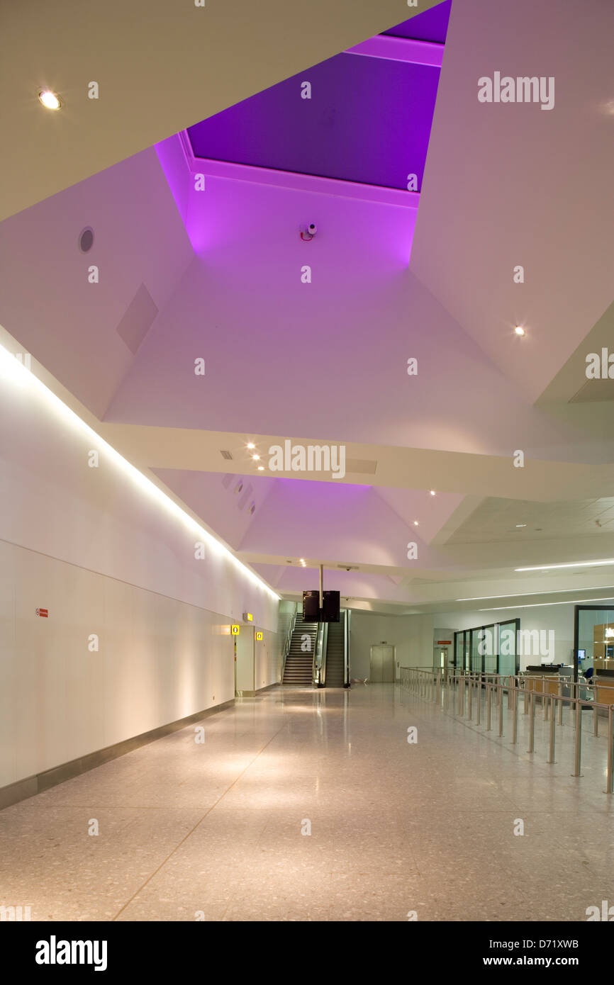 Coaching Station Heathrow Airport London England Stock Photo - Alamy