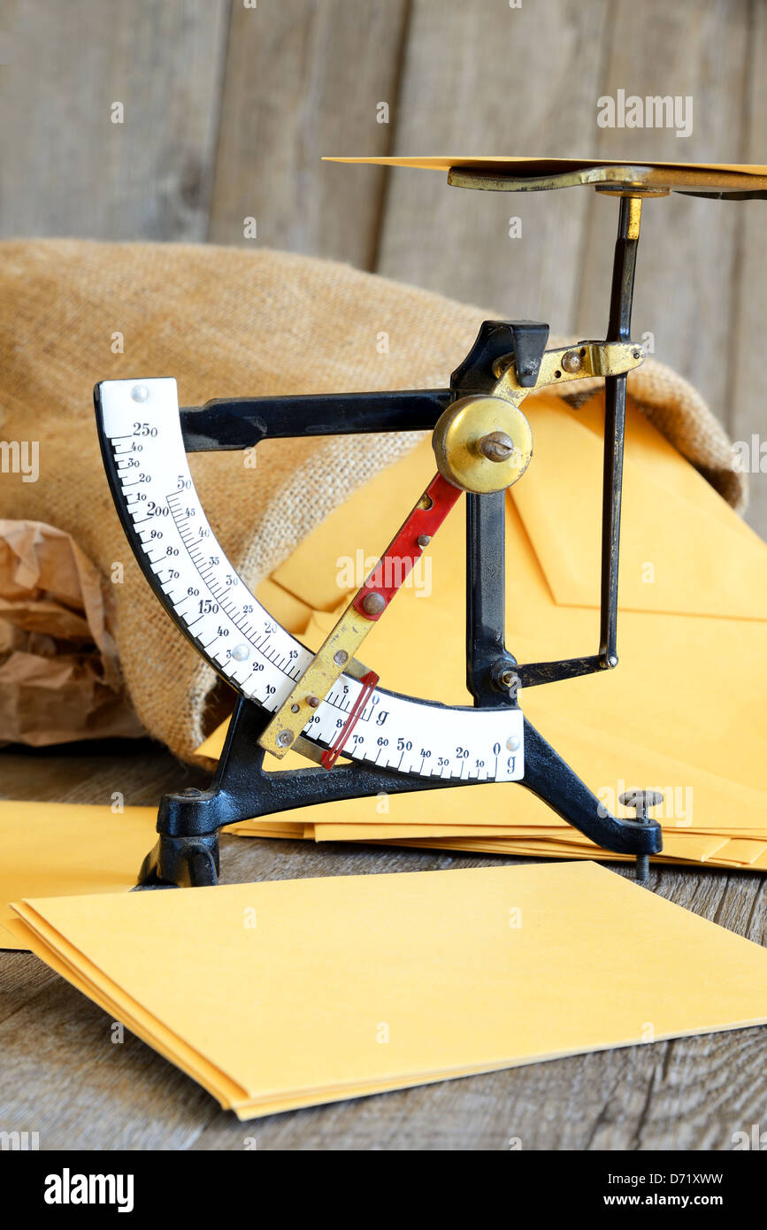 Letter weighing scales hi-res stock photography and images - Alamy
