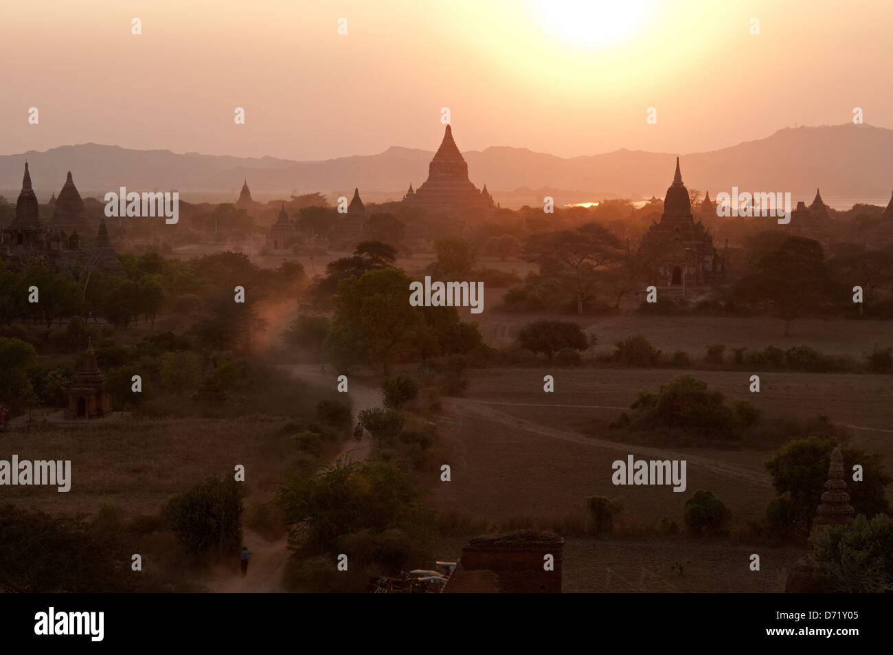 Dusk sunset myanmar hi-res stock photography and images - Alamy