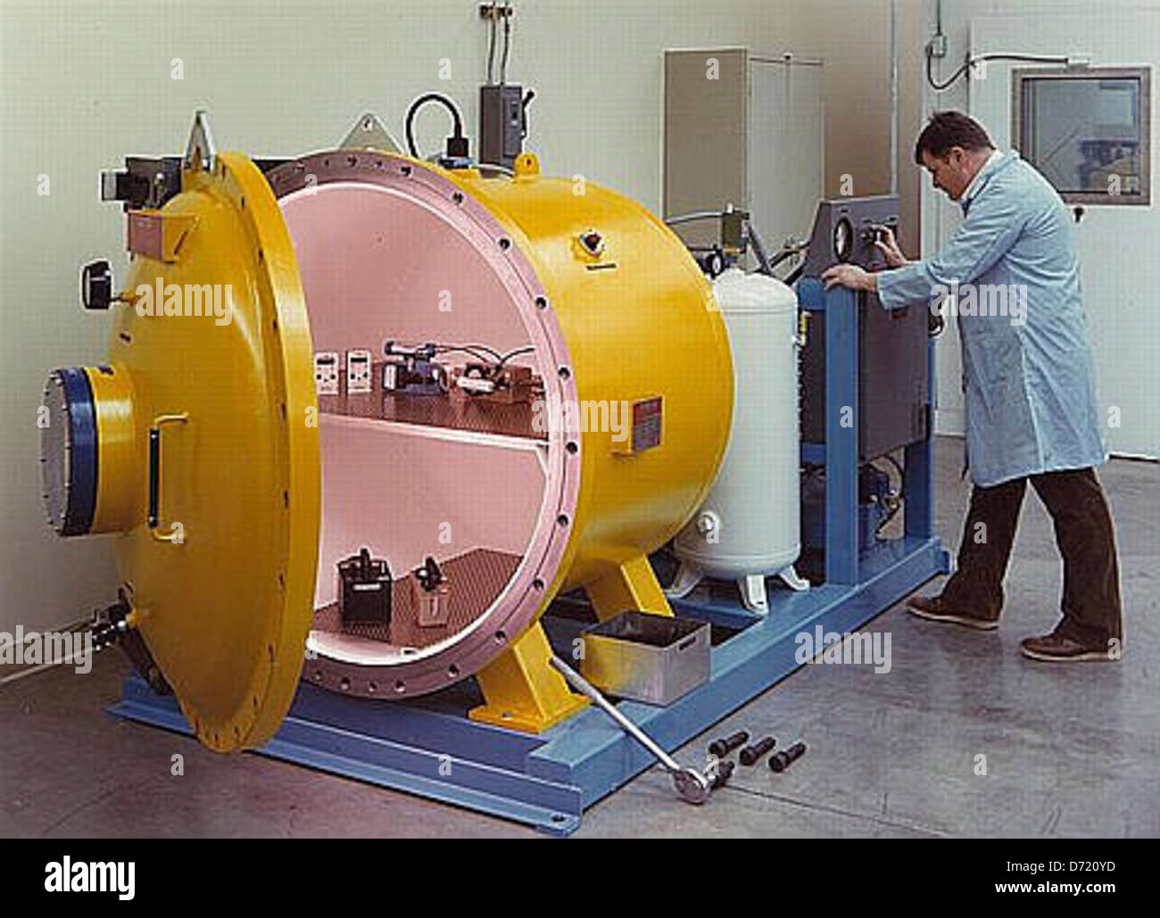 Pressure chamber hi-res stock photography and images - Alamy