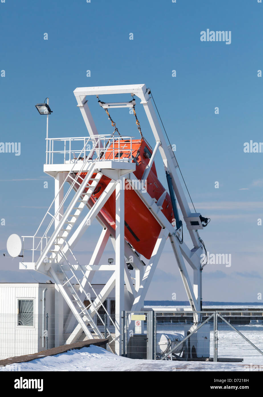 Freefall lifeboat hi-res stock photography and images - Alamy