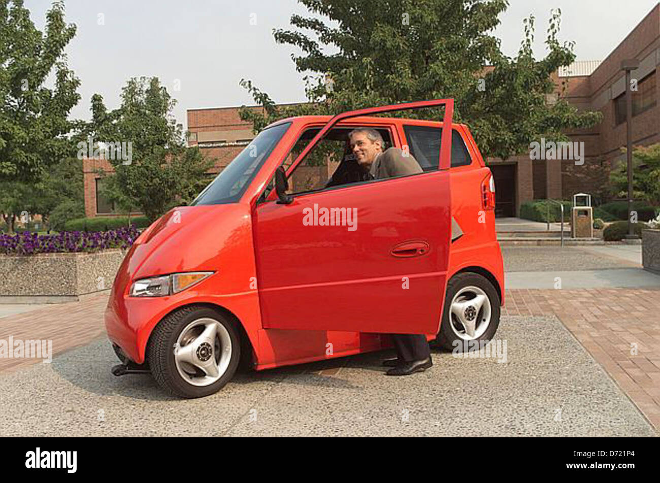 The Tango commuter car, developed by PNNL, is a compact, innovative ...