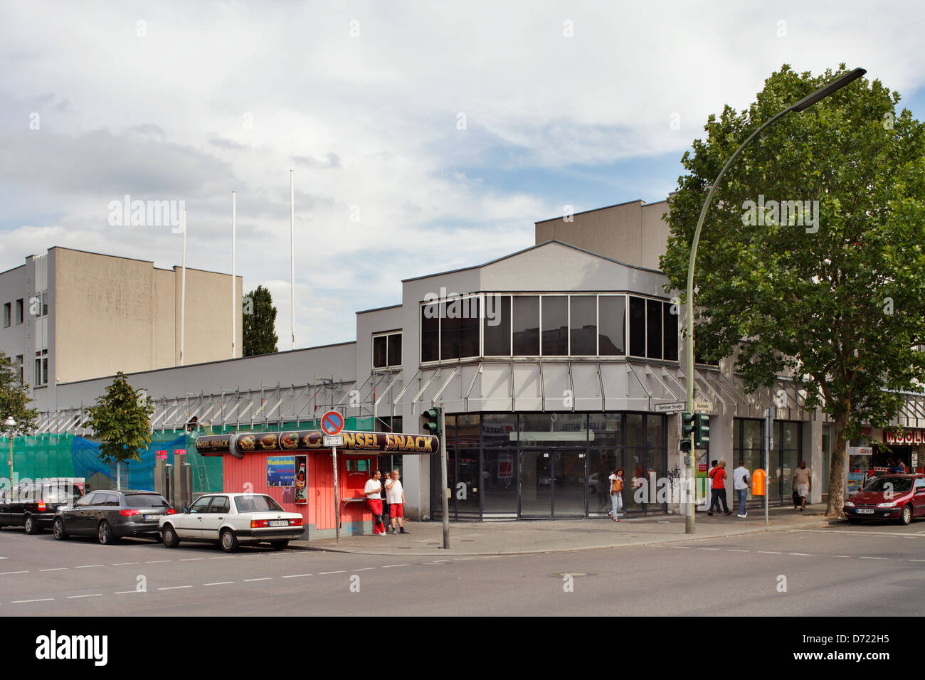Empty corner shop hi-res stock photography and images - Alamy