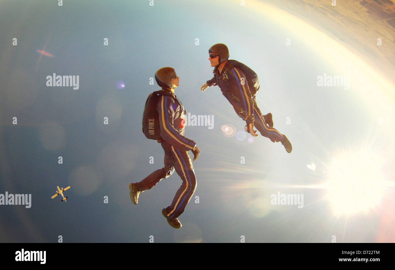 Free fall parachuting hi-res stock photography and images - Alamy