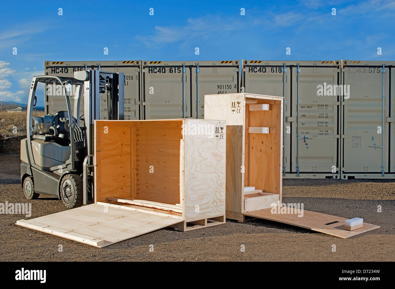 Wooden shipping crates hi-res stock photography and images - Alamy