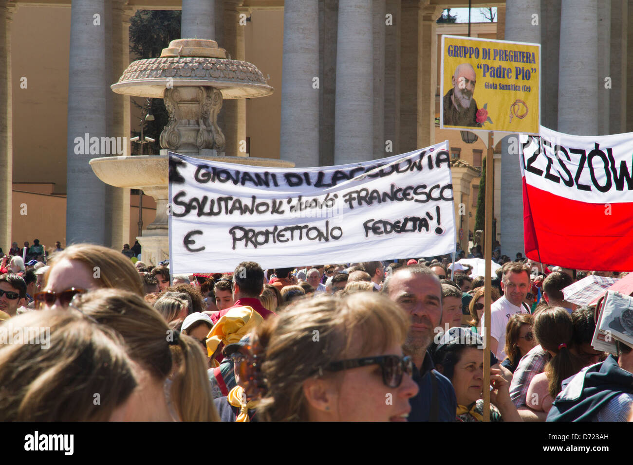 Rome Italy pilgrims waiting for Pope Francisco Crowds in St Peter s ...