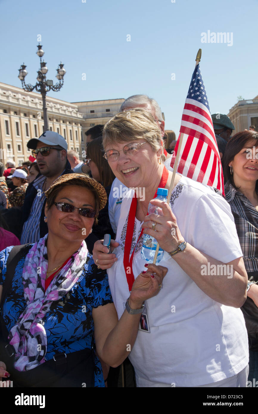 Rome Italy pilgrims waiting for Pope Francisco Crowds in St Peter s ...