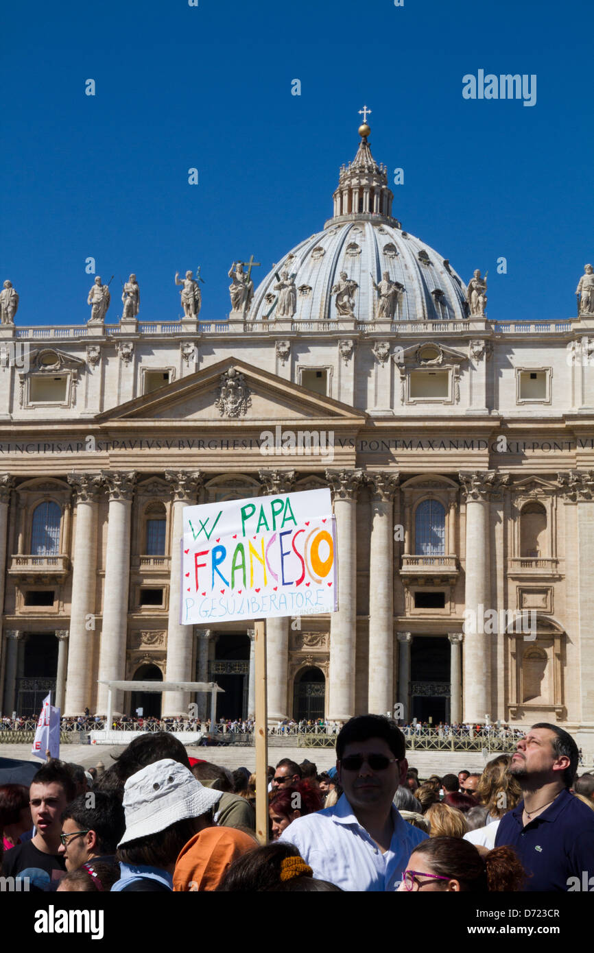 Rome Italy pilgrims waiting for Pope Francisco Crowds in St Peter s ...