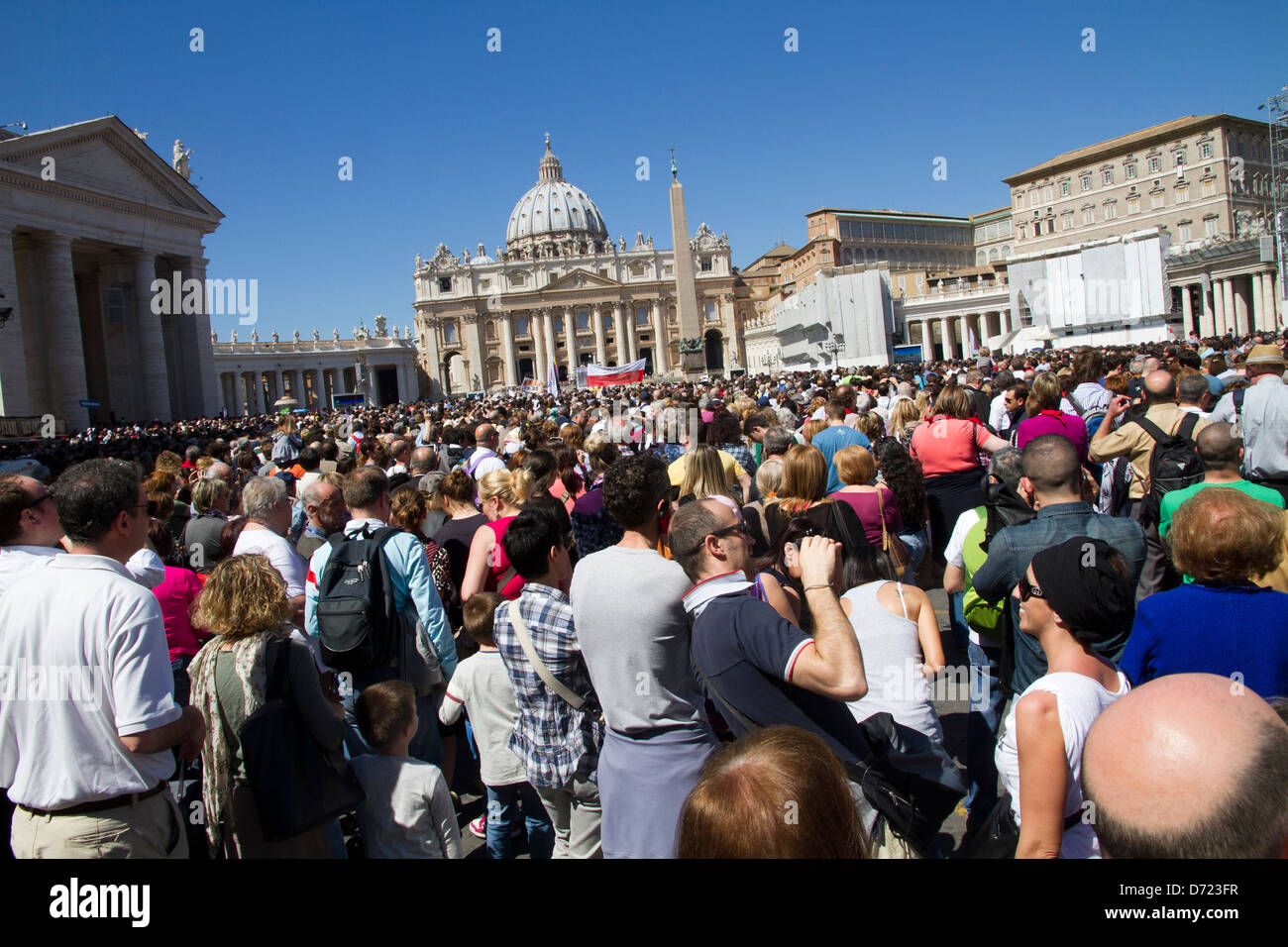 Rome Italy pilgrims waiting for Pope Francisco Crowds in St Peter s ...