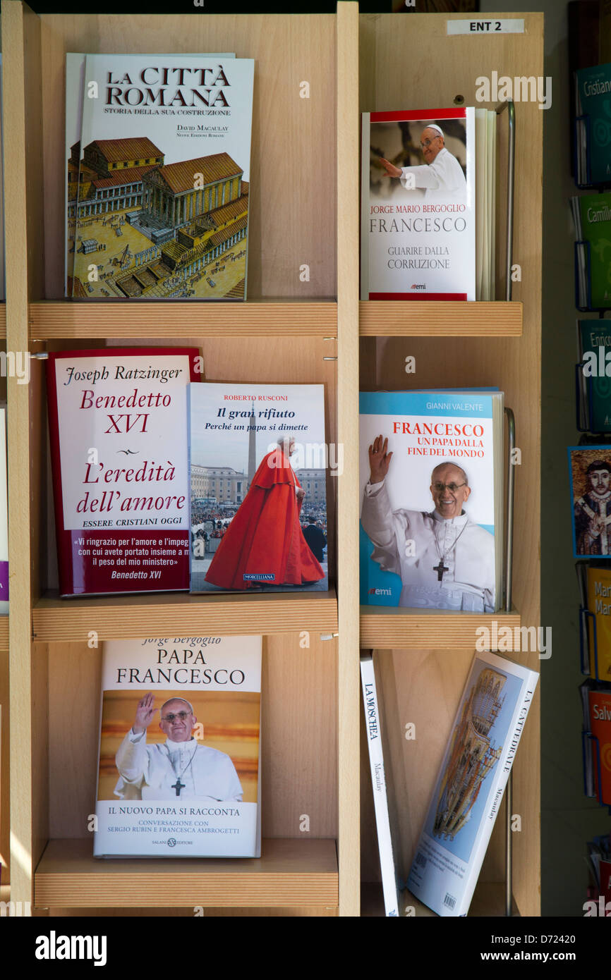 Books displayed hi-res stock photography and images - Alamy