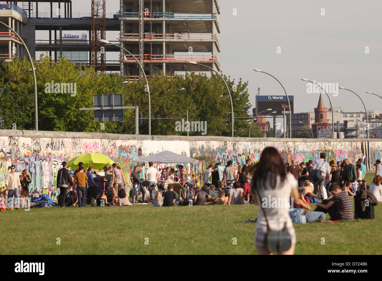 Berlin, Germany, young people in outdoor clubbing in Berlin ...
