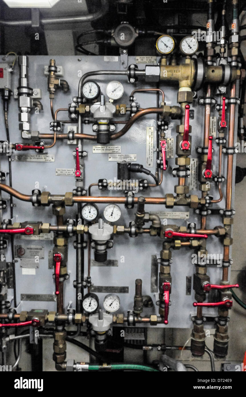 Ship valves hi-res stock photography and images - Alamy