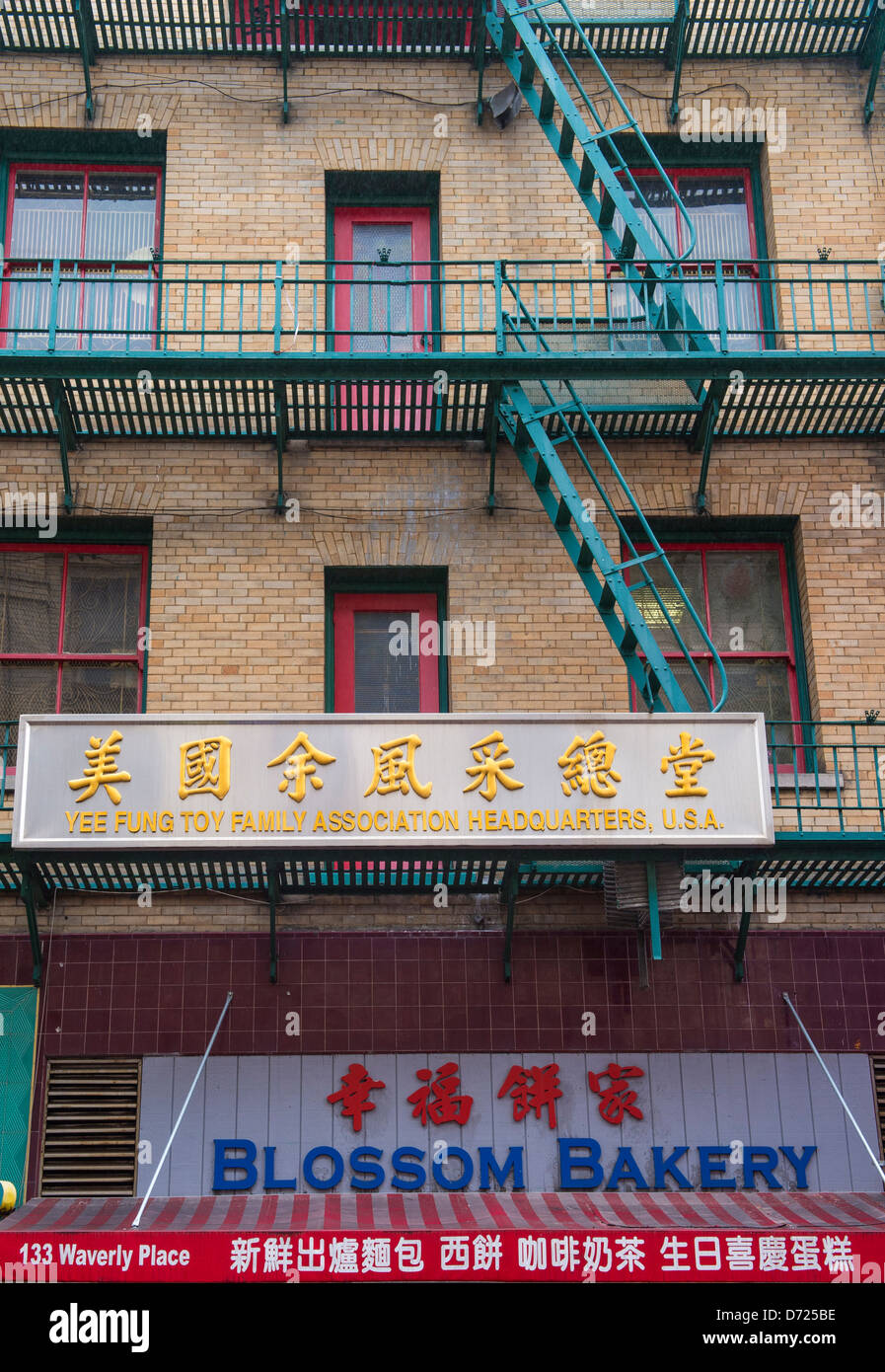 Apartment building in San Francisco's Chinatown Stock Photo - Alamy