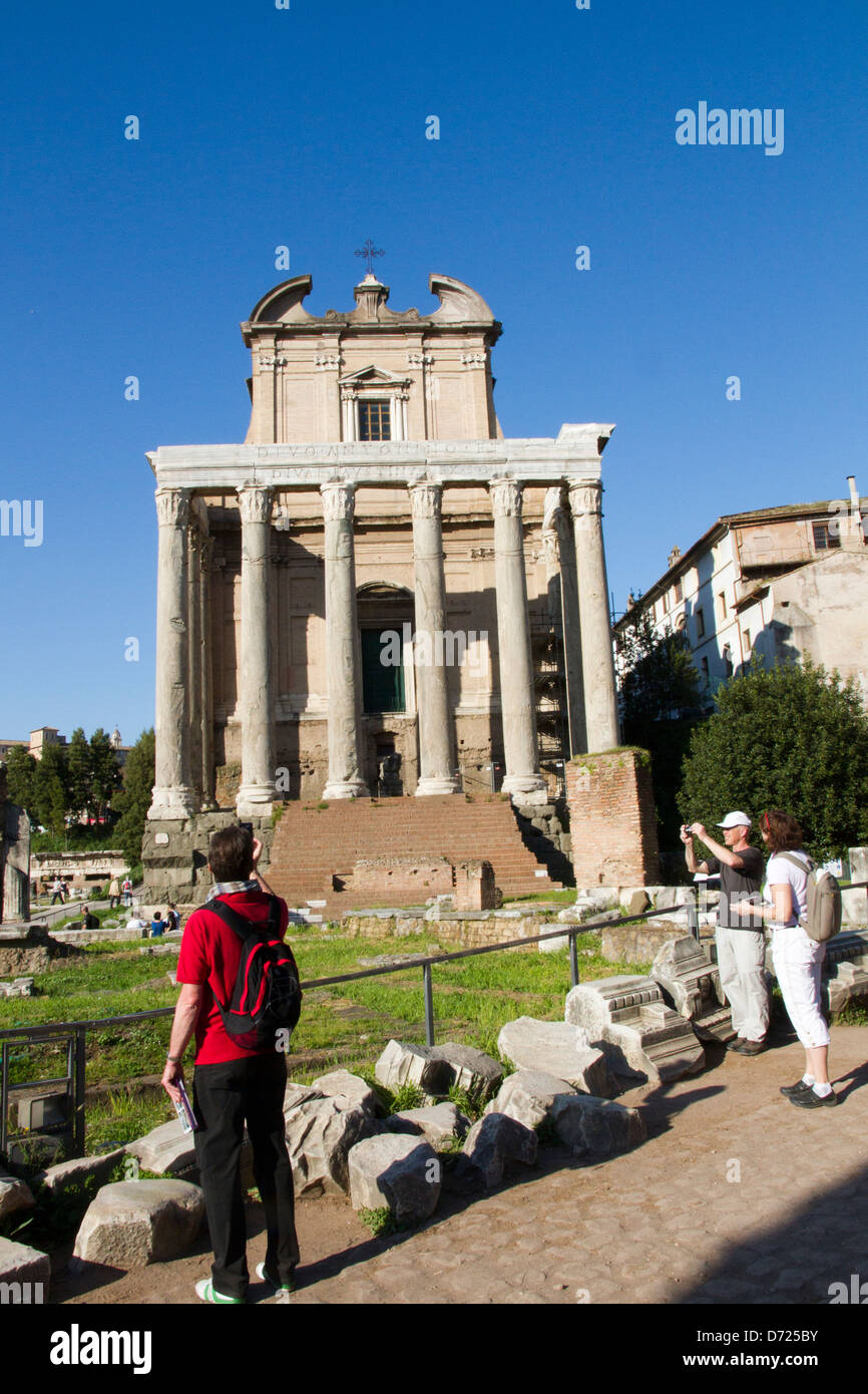 Tourists visiting Roman Forum Palatine ruins Rome Italy Stock Photo - Alamy