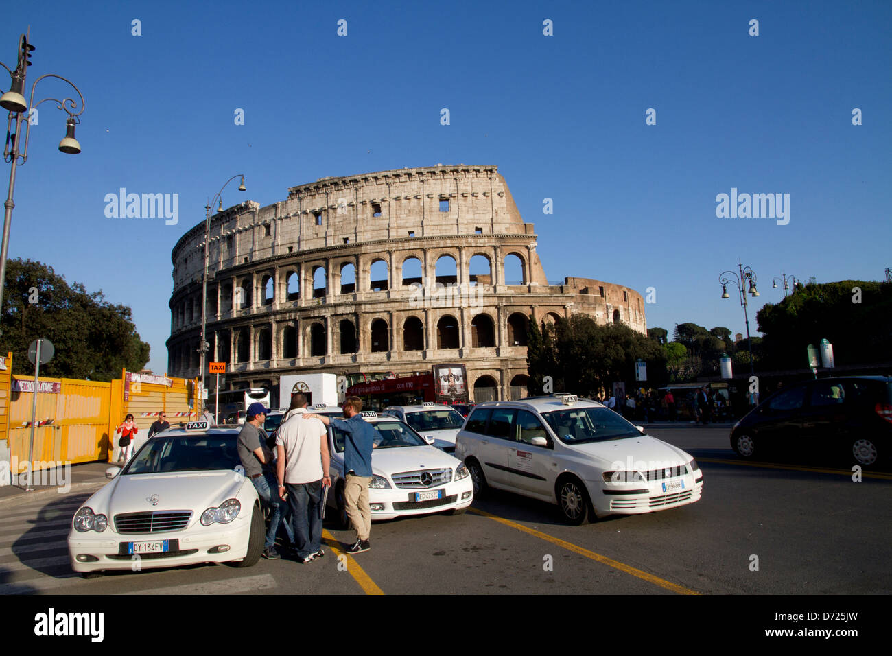 Rome taxis hi-res stock photography and images - Alamy