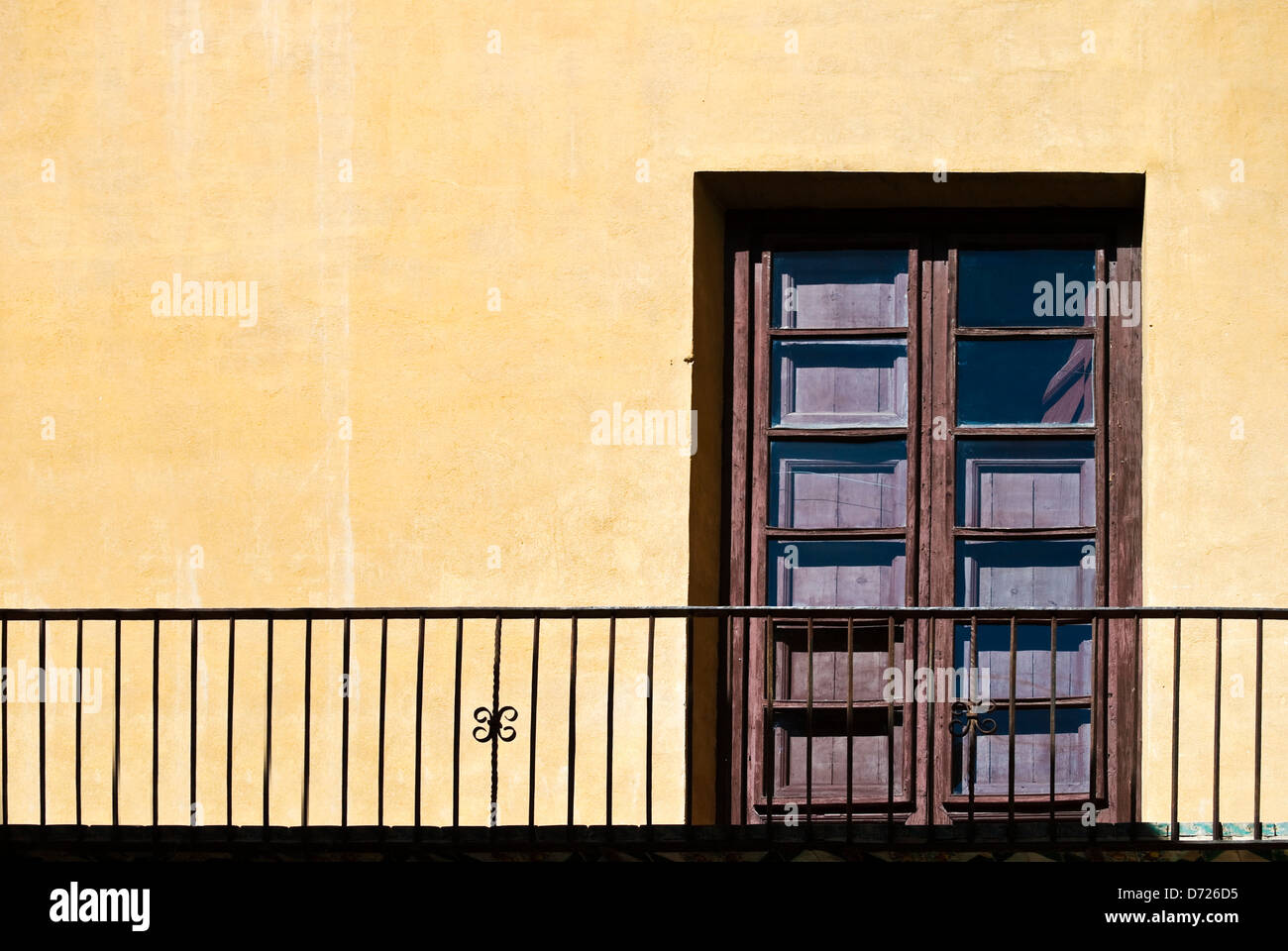 Bay window balcony hi-res stock photography and images - Alamy