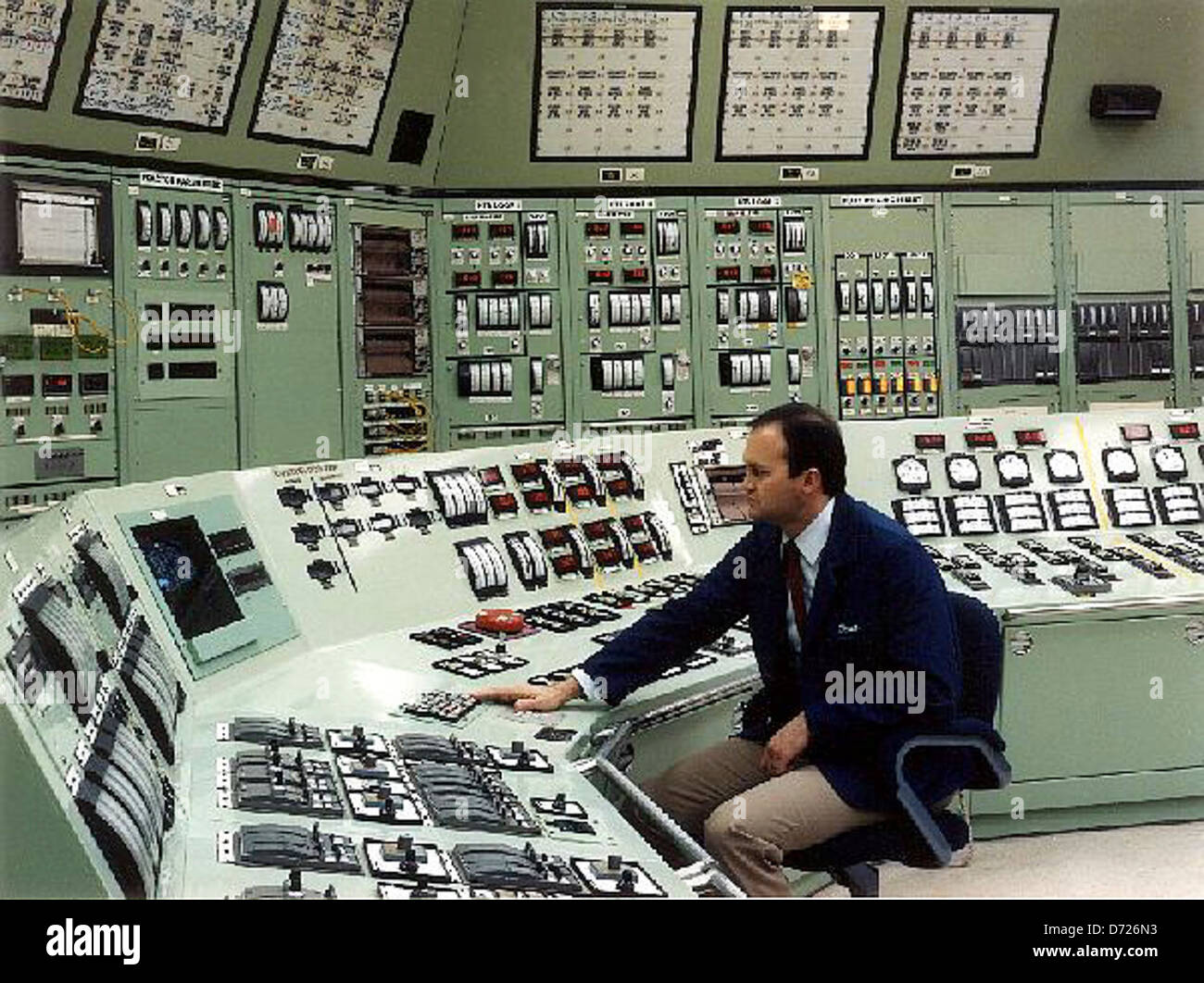 The control room of the Fast Flux Test Facility (FFTF) at PNNL in ...