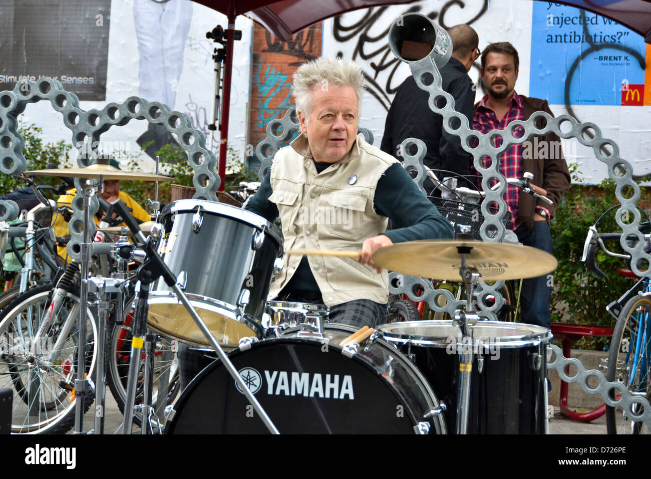old man playing music Stock Photo - Alamy