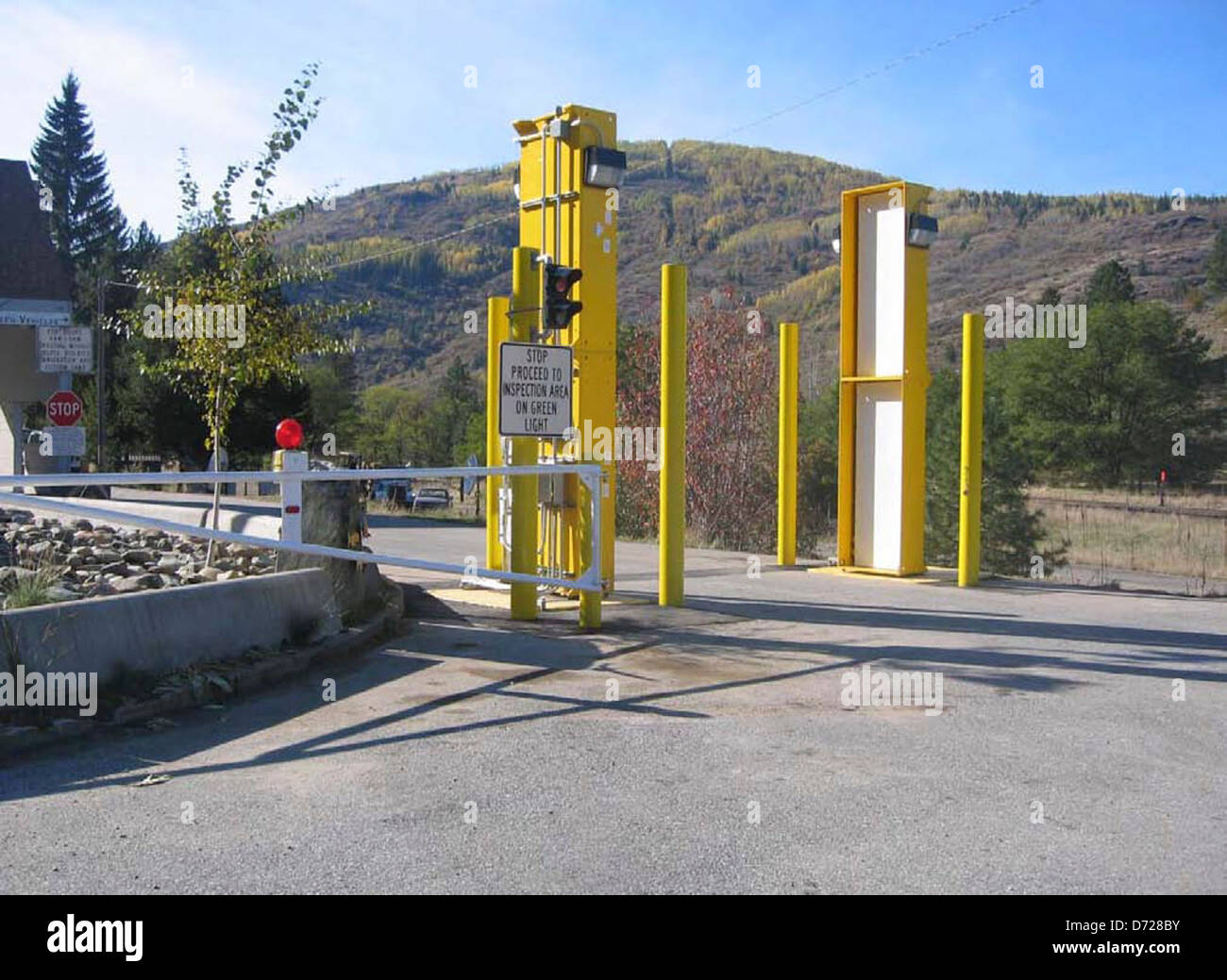 Radiation portal monitors hi-res stock photography and images - Alamy