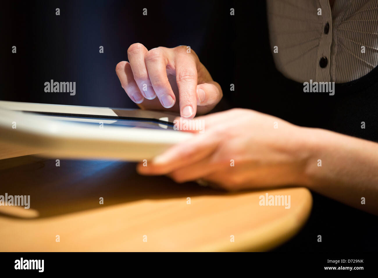 nurse using apple ipad in protective case Stock Photo - Alamy