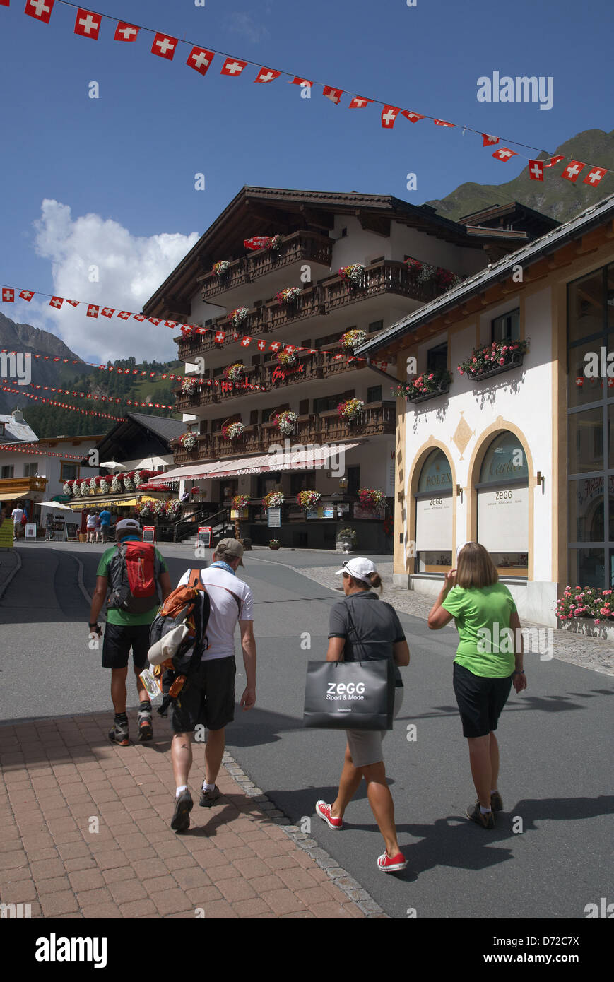Samnaun, Switzerland, tourists come to Samnaun to buy duty free Stock ...