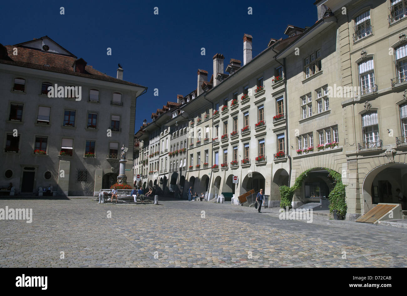 Bern cathedral tourists hi-res stock photography and images - Alamy