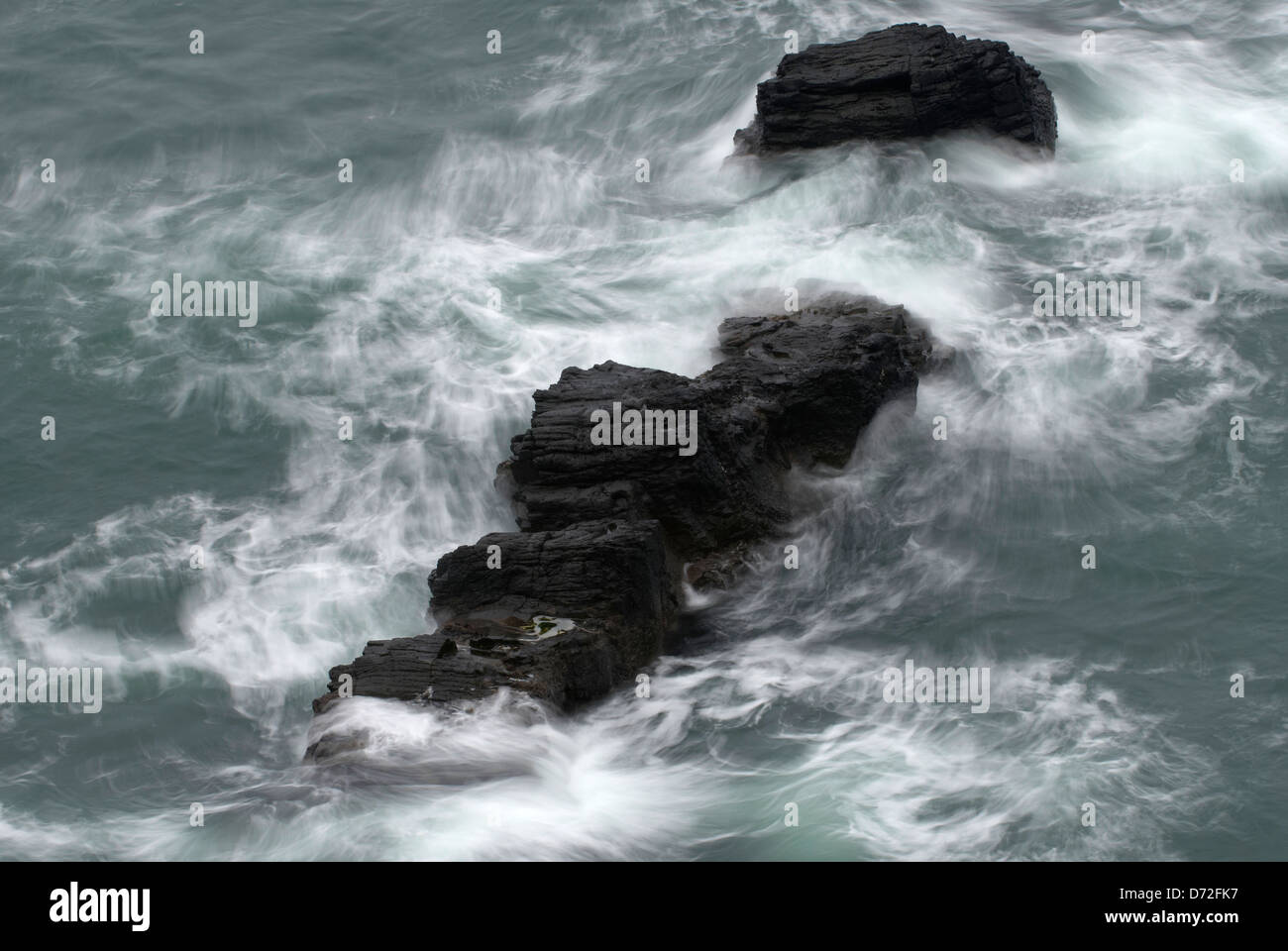 Cool waves around some cliffs in the North Atlantic Ocean Stock Photo ...