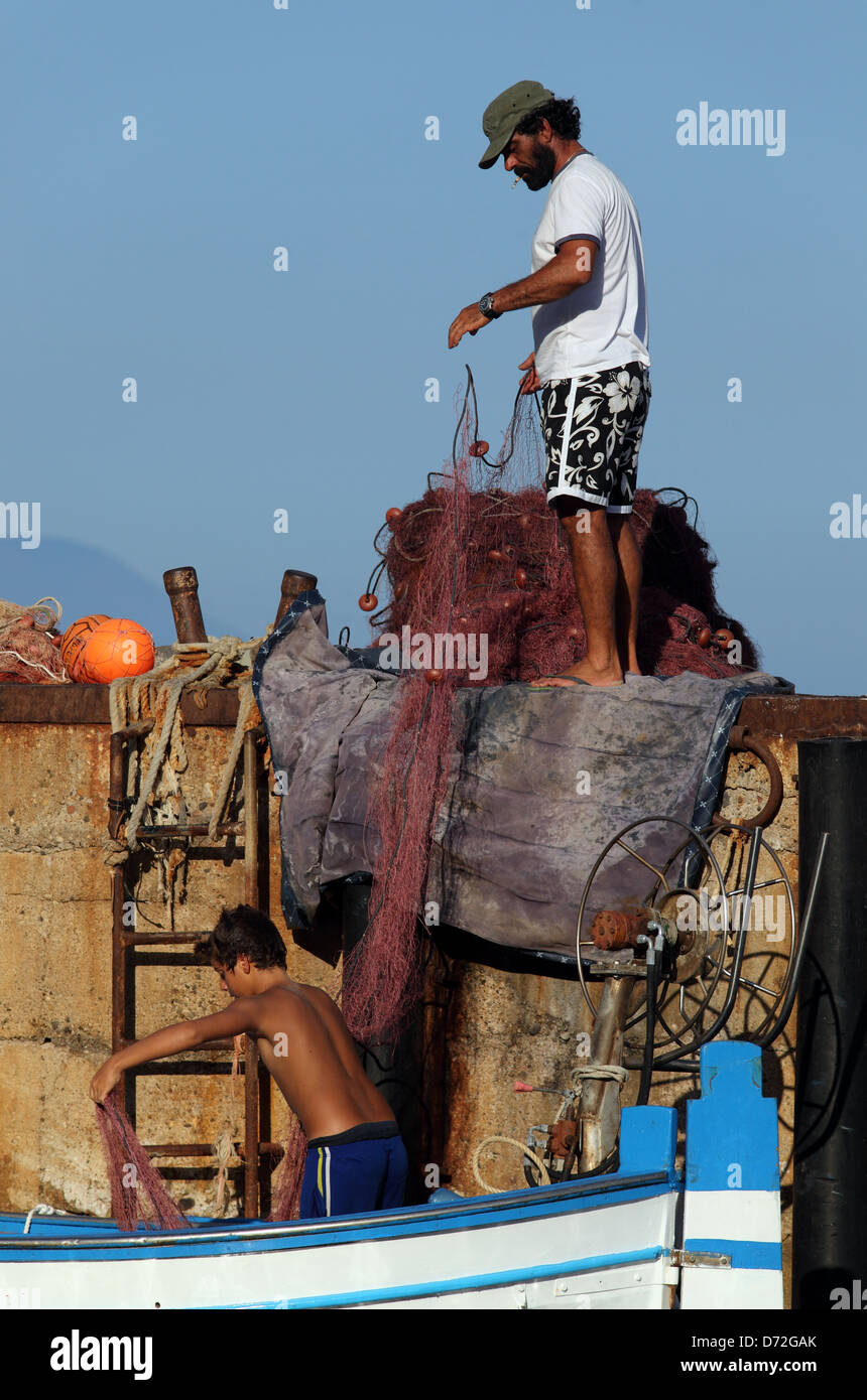 Obtain network people hi-res stock photography and images - Alamy