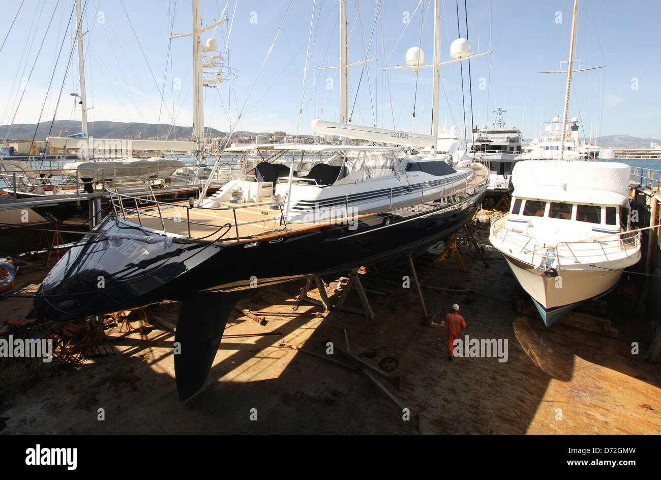 Dock Express / United Yacht Transport semi-submersible yacht ...