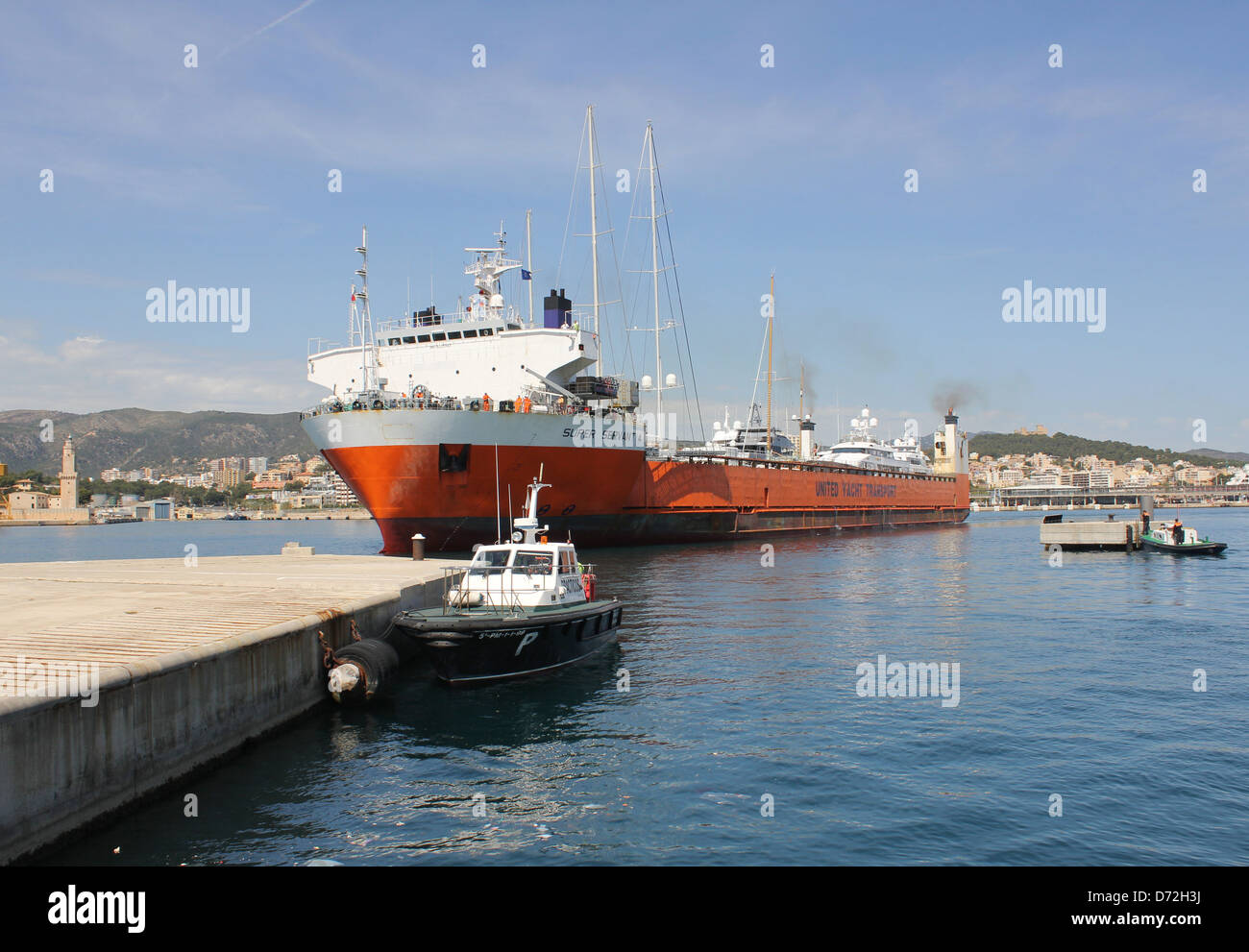 Dock Express / United Yacht Transport semi-submersible yacht ...