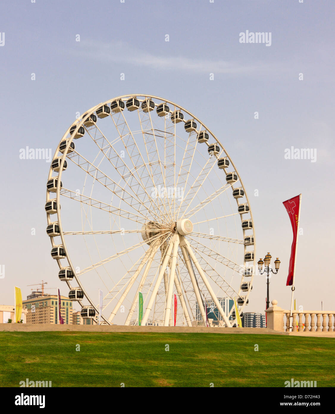 "Eye of the Emirates" Ferris Wheel on the Al Khan Corniche, Sharjah ...