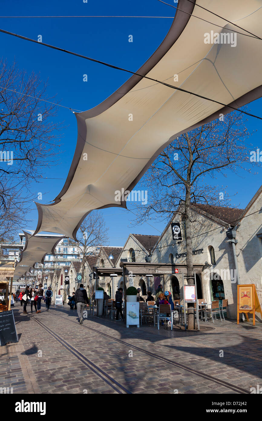 Paris bercy village hi-res stock photography and images - Alamy