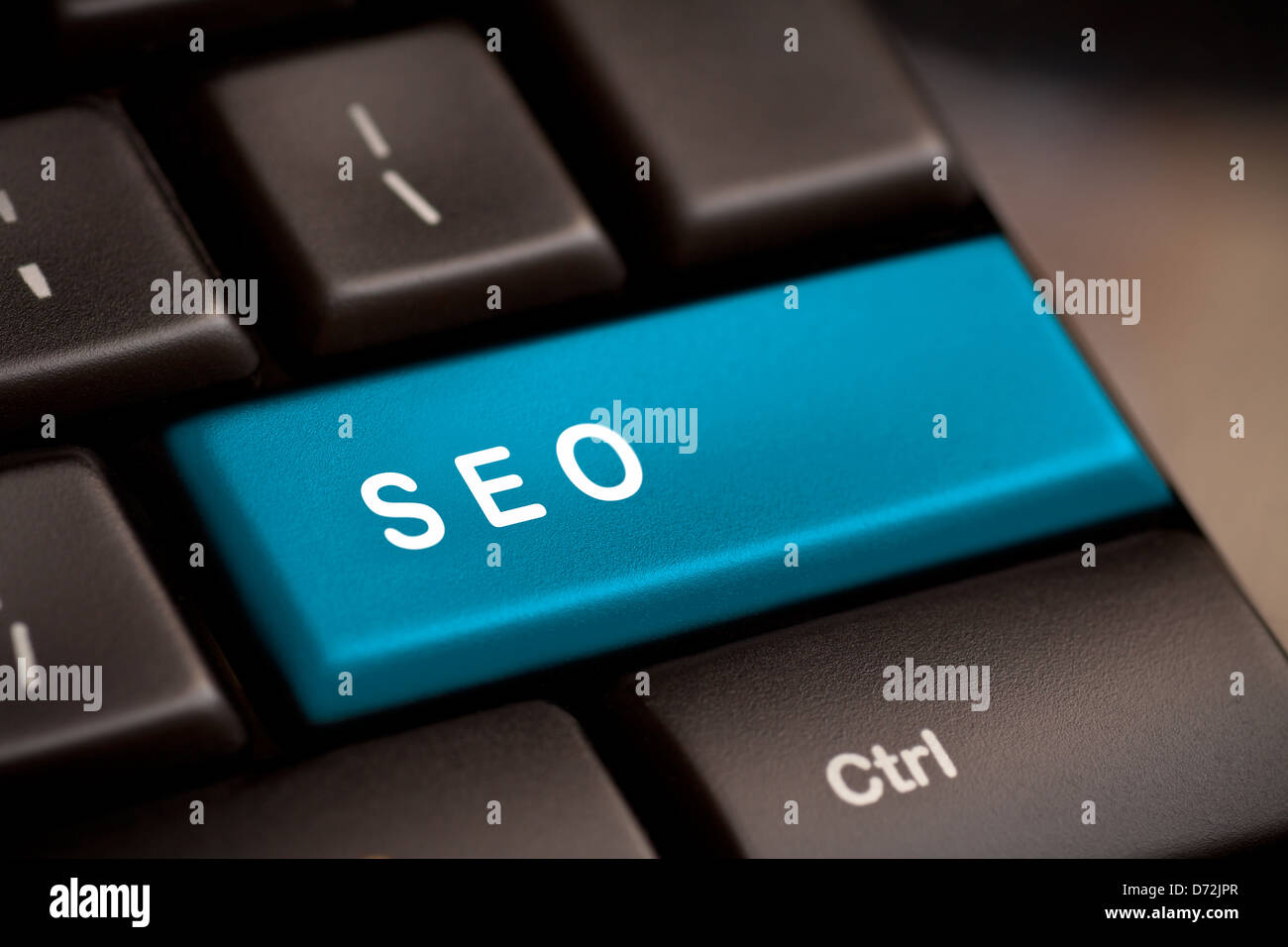SEO button on the keyboard close-up Stock Photo - Alamy