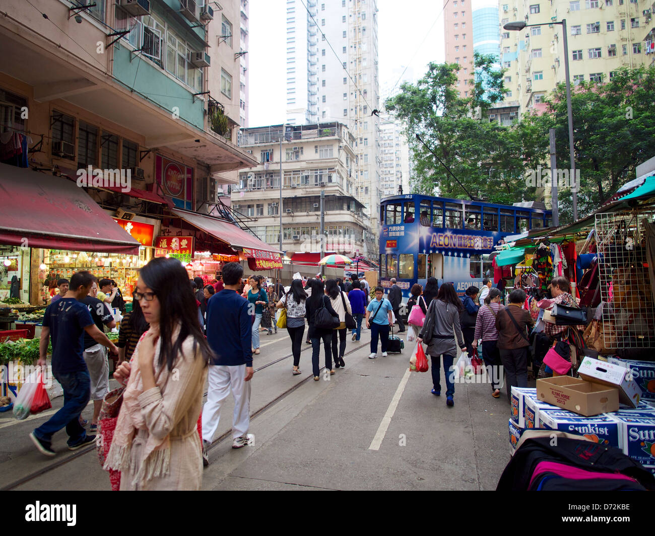Busy Saturday afternoon at the wet market in North Point. Shoppers ...
