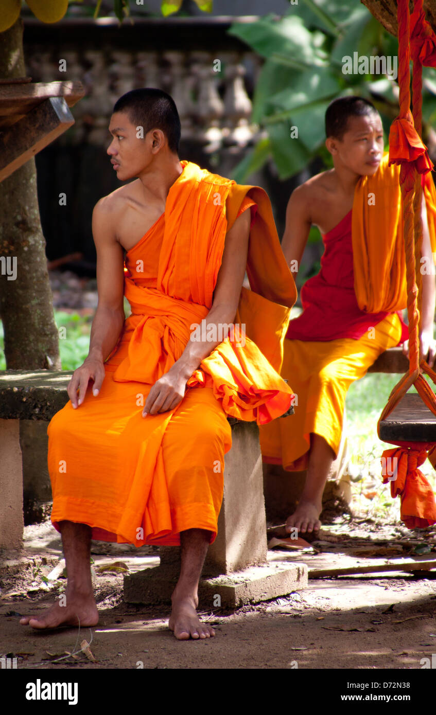 Chong Koh, Cambodia, monks in the courtyard of Wat Chong Koh Stock ...