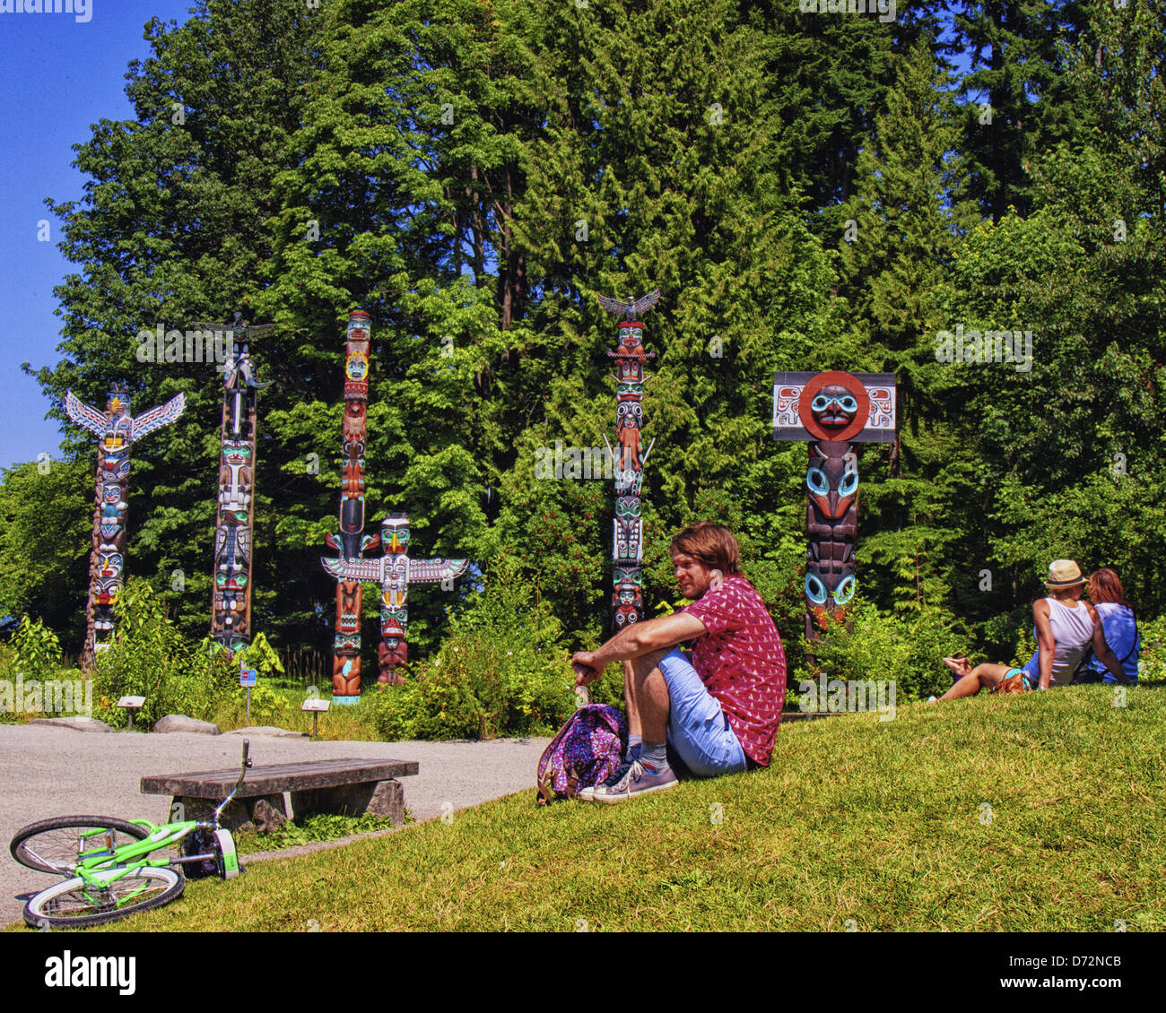Aboriginal carvings of bc hi-res stock photography and images - Alamy