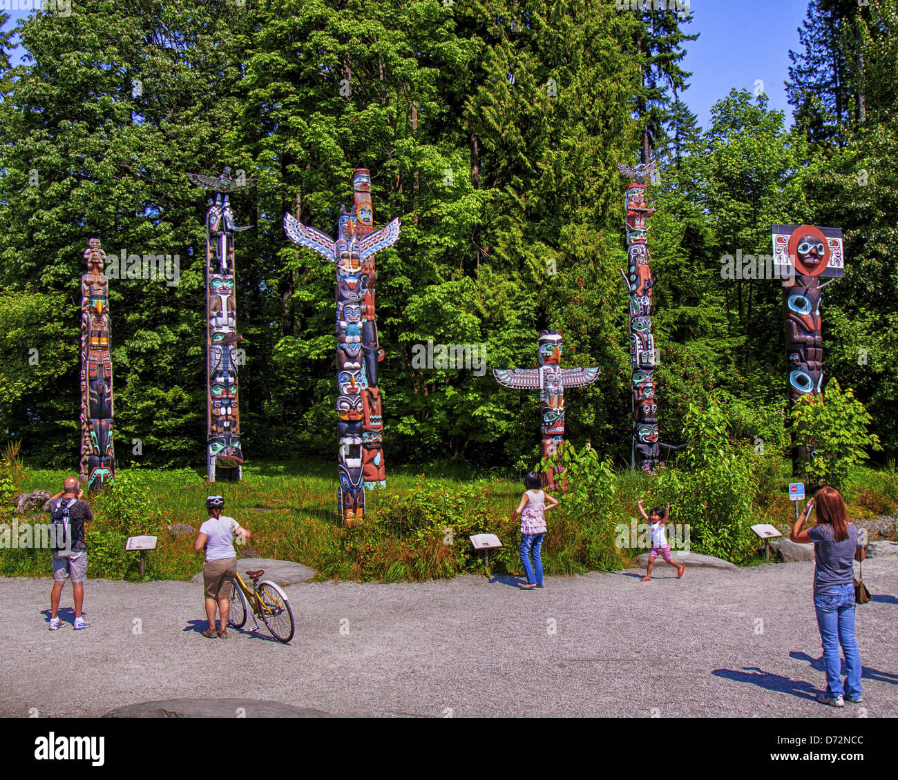 Aboriginal carvings of bc hi-res stock photography and images - Alamy
