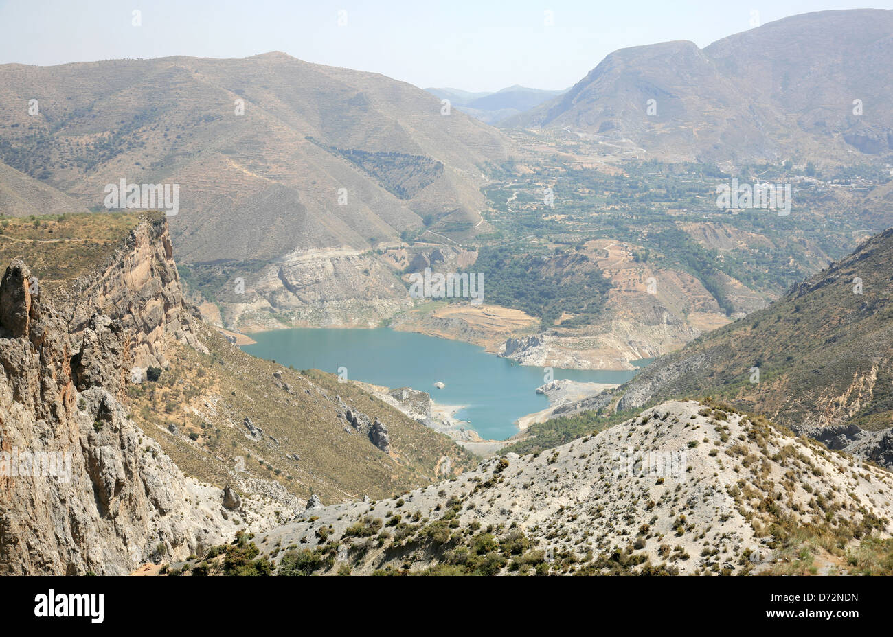 Sierra nevada mountain lake hi-res stock photography and images - Alamy